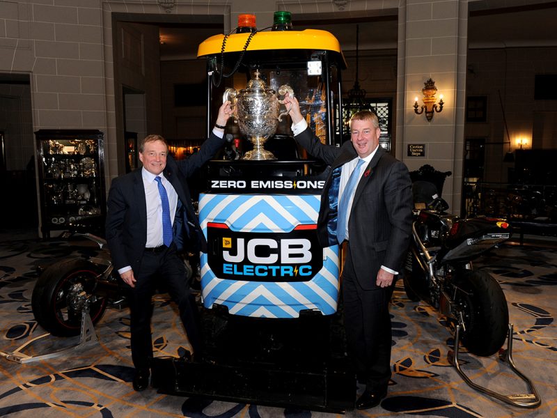JCB picks up Dewar Trophy for outstanding engineering for a second time ...